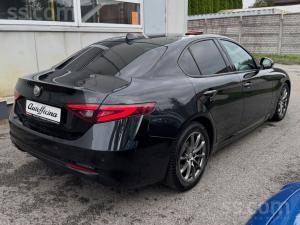 Black Alfa Romeo Giulia 2016 in Riga, with an engine capacity of 2.20 L and mileage of 145 thousand km for 15900 €, photo 6 on AUTOMOTO.COM.LV
