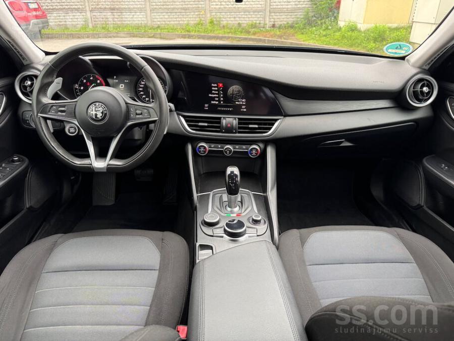 Black Alfa Romeo Giulia 2016 in Riga, with an engine capacity of 2.20 L and mileage of 145 thousand km for 15900 €, photo 13 on AUTOMOTO.COM.LV