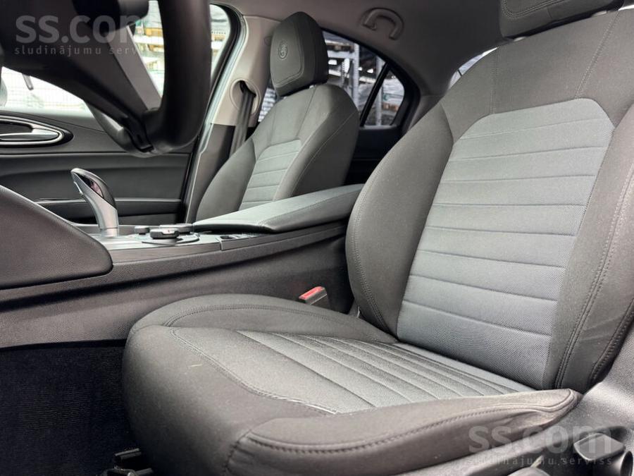 Black Alfa Romeo Giulia 2016 in Riga, with an engine capacity of 2.20 L and mileage of 145 thousand km for 15900 €, photo 23 on AUTOMOTO.COM.LV