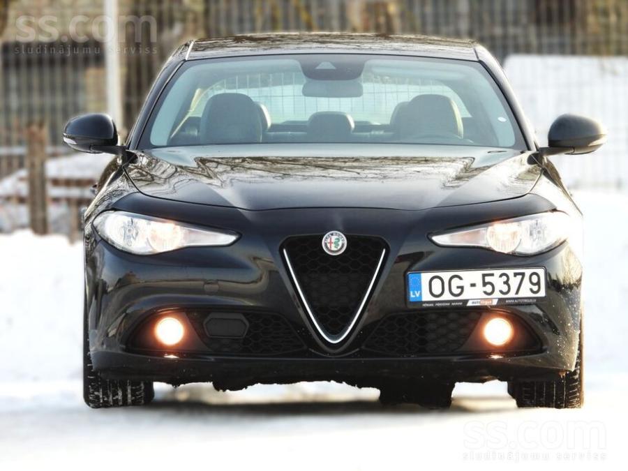 Melns Alfa Romeo Giulia 2017 Rīga, ar dzinēja tilpumu 2.20 L un nobraukumu 240 tūkst. km par 10690 €, foto 2 vietnē AUTOMOTO.COM.LV