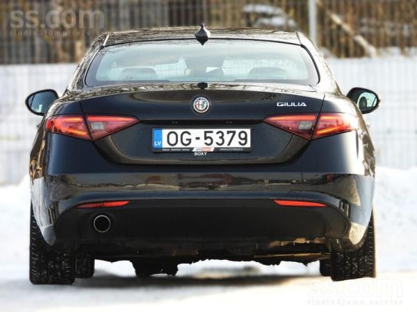 Melns Alfa Romeo Giulia 2017 Rīga, ar dzinēja tilpumu 2.20 L un nobraukumu 240 tūkst. km par 10690 €, foto 7 vietnē AUTOMOTO.COM.LV