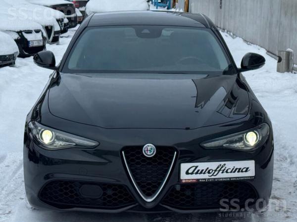Melns Alfa Romeo Giulia 2017 Rīga, ar dzinēja tilpumu 2.00 L un nobraukumu 120 tūkst. km par 23900 €, foto 2 vietnē AUTOMOTO.COM.LV