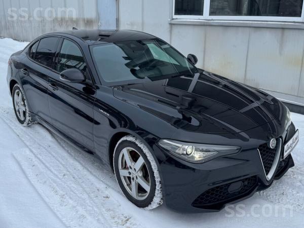 Melns Alfa Romeo Giulia 2017 Rīga, ar dzinēja tilpumu 2.00 L un nobraukumu 120 tūkst. km par 23900 €, foto 3 vietnē AUTOMOTO.COM.LV
