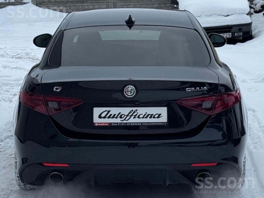 Melns Alfa Romeo Giulia 2017 Rīga, ar dzinēja tilpumu 2.00 L un nobraukumu 120 tūkst. km par 23900 €, foto 6 vietnē AUTOMOTO.COM.LV