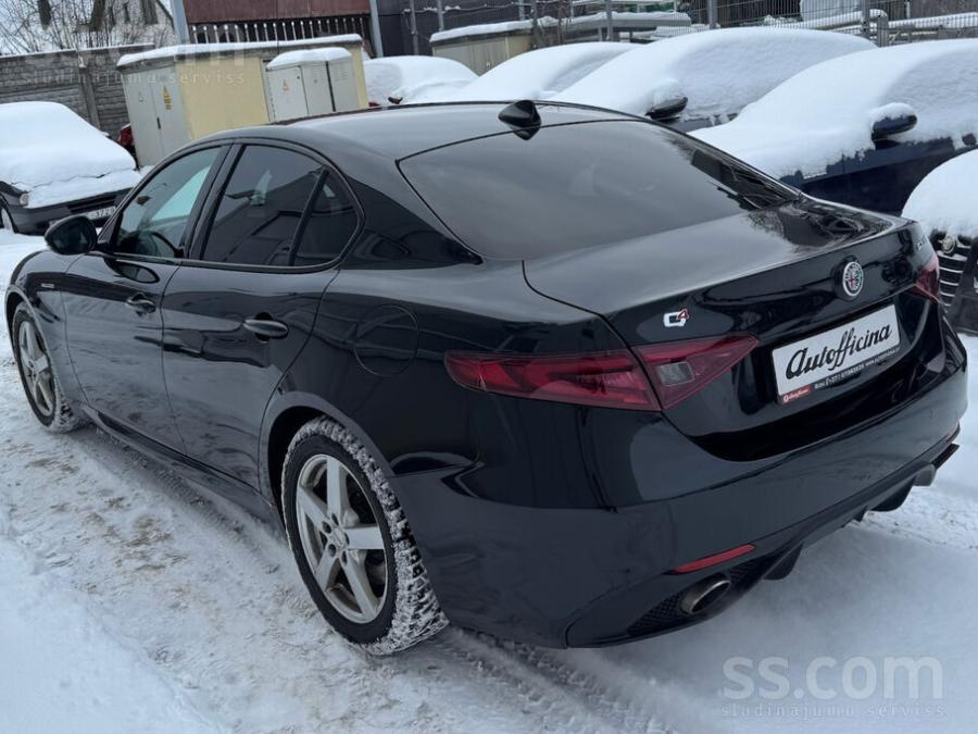 Melns Alfa Romeo Giulia 2017 Rīga, ar dzinēja tilpumu 2.00 L un nobraukumu 120 tūkst. km par 23900 €, foto 7 vietnē AUTOMOTO.COM.LV