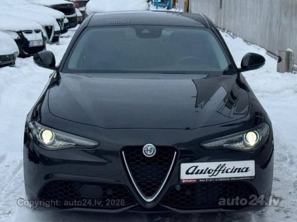 Melns Alfa Romeo Giulia 2017 Rīga, ar dzinēja tilpumu 2.00 L un nobraukumu 120 tūkst. km par 23900 €, foto 2 vietnē AUTOMOTO.COM.LV