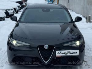 Black Alfa Romeo Giulia 2017 in Riga, with an engine capacity of 2.00 L and mileage of 120 thousand km for 23900 €, photo 2 on AUTOMOTO.COM.LV