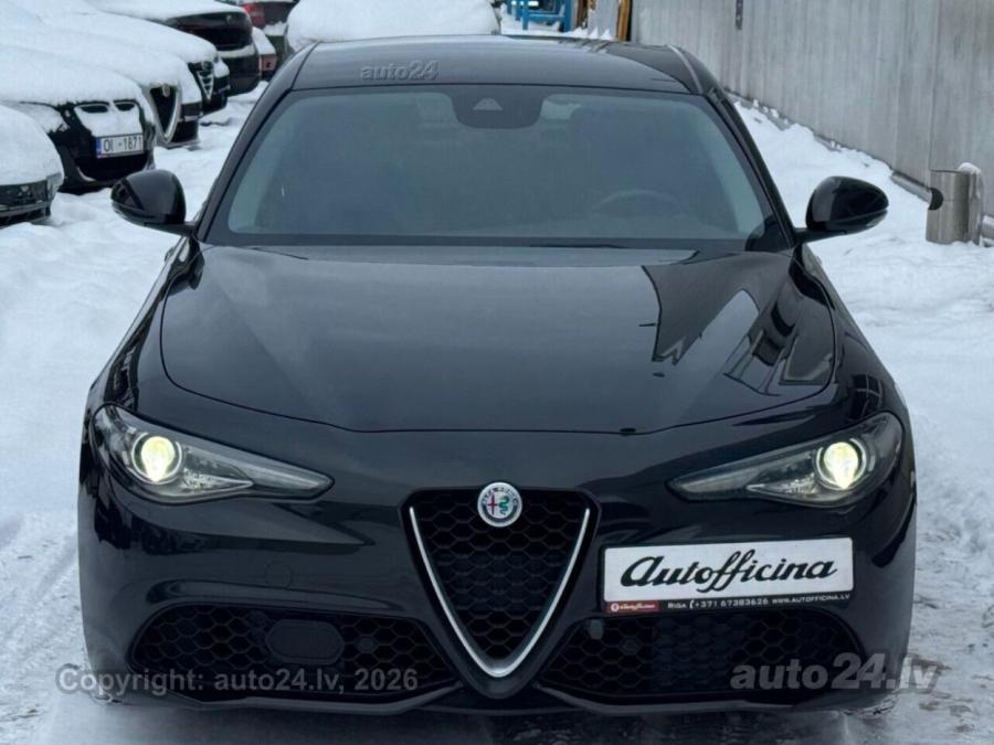 Black Alfa Romeo Giulia 2017 in Riga, with an engine capacity of 2.00 L and mileage of 120 thousand km for 23900 €, photo 2 on AUTOMOTO.COM.LV