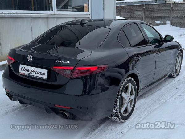 Melns Alfa Romeo Giulia 2017 Rīga, ar dzinēja tilpumu 2.00 L un nobraukumu 120 tūkst. km par 23900 €, foto 5 vietnē AUTOMOTO.COM.LV
