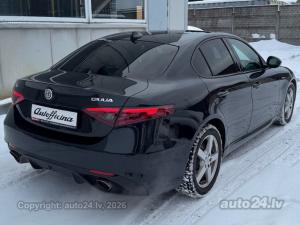 Black Alfa Romeo Giulia 2017 in Riga, with an engine capacity of 2.00 L and mileage of 120 thousand km for 23900 €, photo 5 on AUTOMOTO.COM.LV