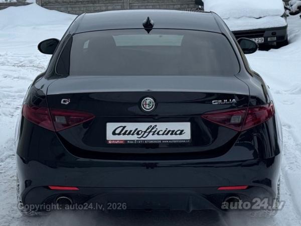 Melns Alfa Romeo Giulia 2017 Rīga, ar dzinēja tilpumu 2.00 L un nobraukumu 120 tūkst. km par 23900 €, foto 6 vietnē AUTOMOTO.COM.LV