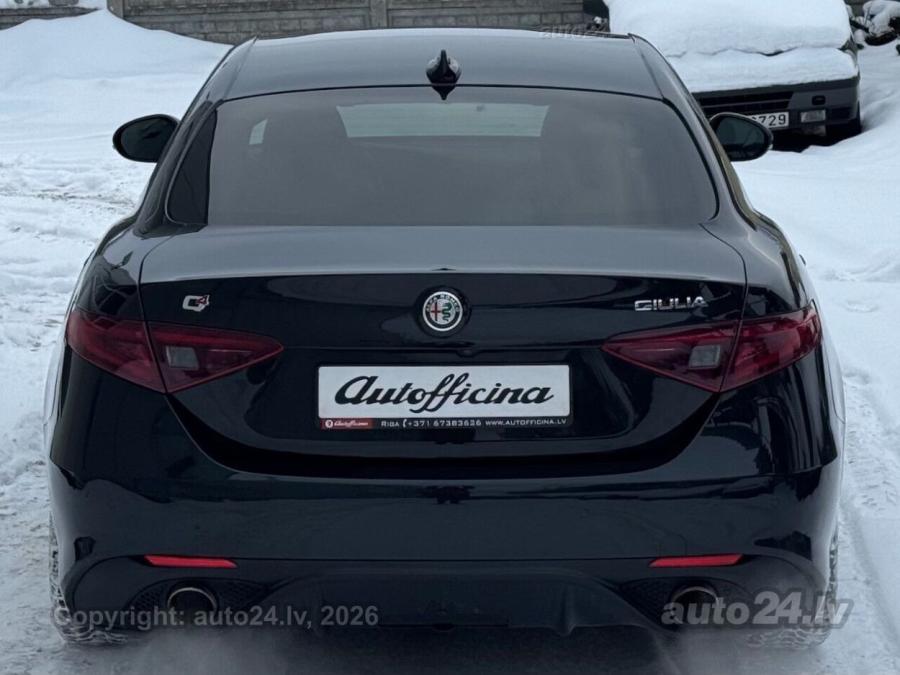 Black Alfa Romeo Giulia 2017 in Riga, with an engine capacity of 2.00 L and mileage of 120 thousand km for 23900 €, photo 6 on AUTOMOTO.COM.LV