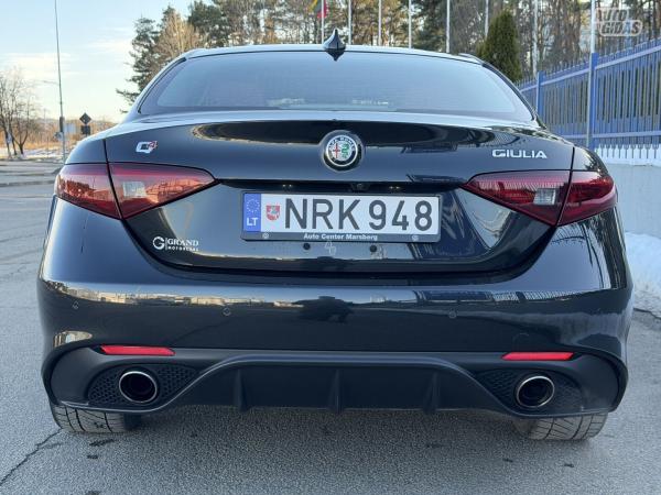 Melns Alfa Romeo Giulia 2017 Viļņa, ar dzinēja tilpumu 2.00 L un nobraukumu 138 tūkst. km par 17500 €, foto 3 vietnē AUTOMOTO.COM.LV