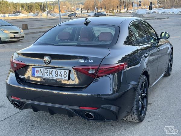 Melns Alfa Romeo Giulia 2017 Viļņa, ar dzinēja tilpumu 2.00 L un nobraukumu 138 tūkst. km par 17500 €, foto 5 vietnē AUTOMOTO.COM.LV