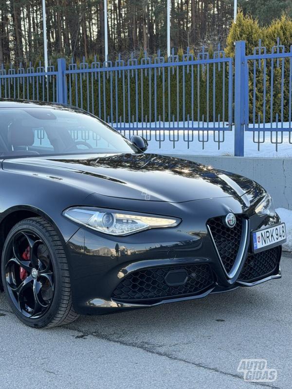 Melns Alfa Romeo Giulia 2017 Viļņa, ar dzinēja tilpumu 2.00 L un nobraukumu 138 tūkst. km par 17500 €, foto 7 vietnē AUTOMOTO.COM.LV