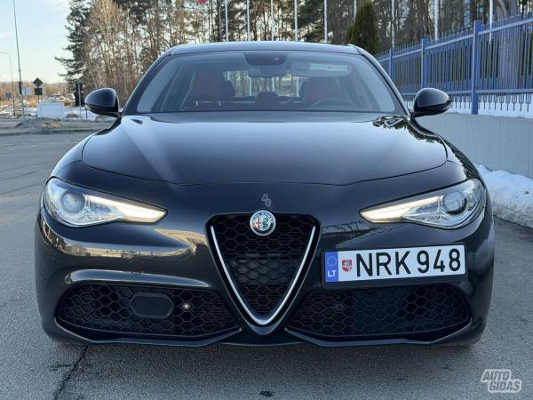 Melns Alfa Romeo Giulia 2017 Viļņa, ar dzinēja tilpumu 2.00 L un nobraukumu 138 tūkst. km par 17500 €, foto 8 vietnē AUTOMOTO.COM.LV