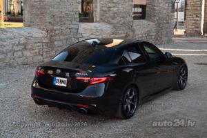 Melns Alfa Romeo Giulia 2017 Tallina, ar dzinēja tilpumu 2.00 L un nobraukumu 0 tūkst. km par 24000 €, foto 5 vietnē AUTOMOTO.COM.LV