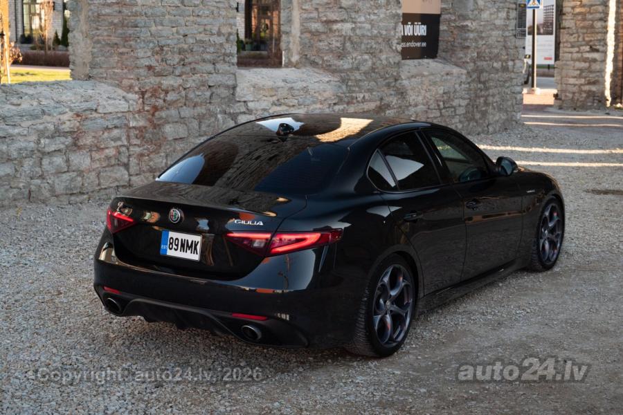 Melns Alfa Romeo Giulia 2017 Tallina, ar dzinēja tilpumu 2.00 L un nobraukumu 0 tūkst. km par 24000 €, foto 5 vietnē AUTOMOTO.COM.LV