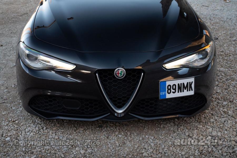 Melns Alfa Romeo Giulia 2017 Tallina, ar dzinēja tilpumu 2.00 L un nobraukumu 0 tūkst. km par 24000 €, foto 8 vietnē AUTOMOTO.COM.LV