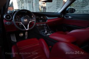 Melns Alfa Romeo Giulia 2017 Tallina, ar dzinēja tilpumu 2.00 L un nobraukumu 0 tūkst. km par 24000 €, foto 11 vietnē AUTOMOTO.COM.LV