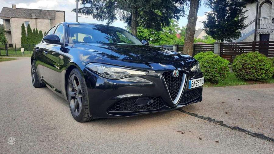 Black Alfa Romeo Giulia 2017 in Birstonas, with an engine capacity of 2.00 L and mileage of 171 thousand km for 15400 €, photo 1 on AUTOMOTO.COM.LV