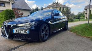 Black Alfa Romeo Giulia 2017 in Birstonas, with an engine capacity of 2.00 L and mileage of 171 thousand km for 15400 €, photo 4 on AUTOMOTO.COM.LV