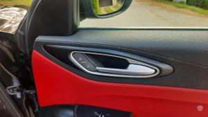 Black Alfa Romeo Giulia 2017 in Birstonas, with an engine capacity of 2.00 L and mileage of 171 thousand km for 15400 €, photo 13 on AUTOMOTO.COM.LV