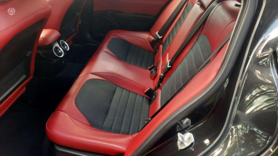Black Alfa Romeo Giulia 2017 in Birstonas, with an engine capacity of 2.00 L and mileage of 171 thousand km for 15400 €, photo 15 on AUTOMOTO.COM.LV