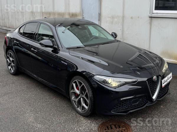 Melns Alfa Romeo Giulia 2018 Rīga, ar dzinēja tilpumu 2.00 L un nobraukumu 148 tūkst. km par 25900 €, foto 3 vietnē AUTOMOTO.COM.LV
