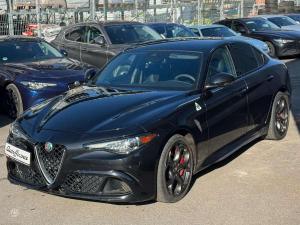 Melns Alfa Romeo Giulia 2018 Rīga, ar dzinēja tilpumu 2.89 L un nobraukumu 37 tūkst. km par 39000 €, foto  vietnē AUTOMOTO.COM.LV