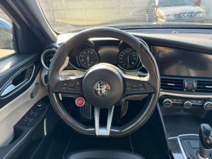 Melns Alfa Romeo Giulia 2018 Rīga, ar dzinēja tilpumu 2.89 L un nobraukumu 37 tūkst. km par 39000 €, foto 28 vietnē AUTOMOTO.COM.LV