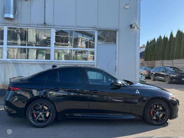 Melns Alfa Romeo Giulia 2018 Rīga, ar dzinēja tilpumu 2.89 L un nobraukumu 37 tūkst. km par 39000 €, foto 5 vietnē AUTOMOTO.COM.LV