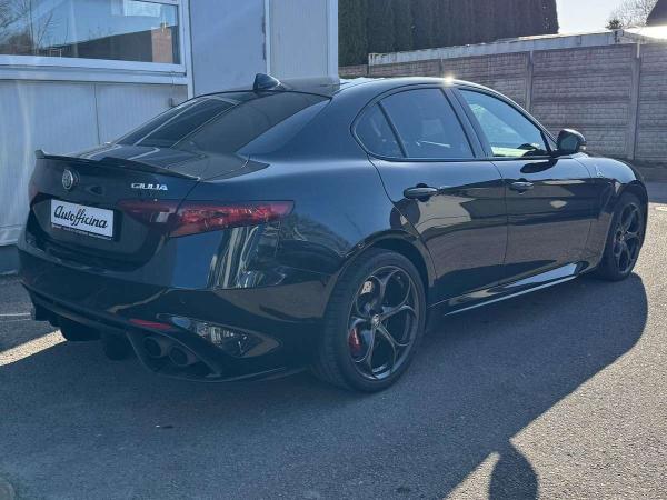 Melns Alfa Romeo Giulia 2018 Rīga, ar dzinēja tilpumu 2.89 L un nobraukumu 37 tūkst. km par 39000 €, foto 6 vietnē AUTOMOTO.COM.LV