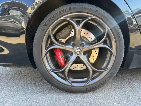 Melns Alfa Romeo Giulia 2018 Rīga, ar dzinēja tilpumu 2.89 L un nobraukumu 37 tūkst. km par 39000 €, foto 11 vietnē AUTOMOTO.COM.LV