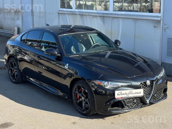 Black Alfa Romeo Giulia 2018 in Riga, with an engine capacity of 2.90 L and mileage of 37 thousand km for 39000 €, photo 4 on AUTOMOTO.COM.LV