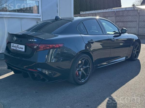 Black Alfa Romeo Giulia 2018 in Riga, with an engine capacity of 2.90 L and mileage of 37 thousand km for 39000 €, photo 6 on AUTOMOTO.COM.LV
