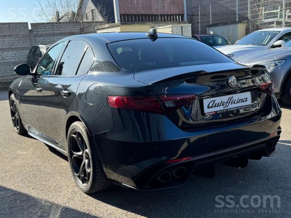 Black Alfa Romeo Giulia 2018 in Riga, with an engine capacity of 2.90 L and mileage of 37 thousand km for 39000 €, photo 8 on AUTOMOTO.COM.LV