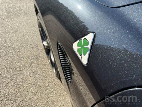 Black Alfa Romeo Giulia 2018 in Riga, with an engine capacity of 2.90 L and mileage of 37 thousand km for 39000 €, photo 10 on AUTOMOTO.COM.LV