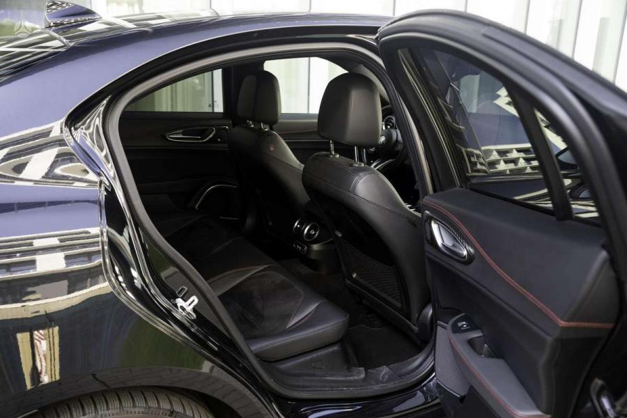 Melns Alfa Romeo Giulia 2019 Viļņa, ar dzinēja tilpumu 2.89 L un nobraukumu 69 tūkst. km par 46900 €, foto 22 vietnē AUTOMOTO.COM.LV