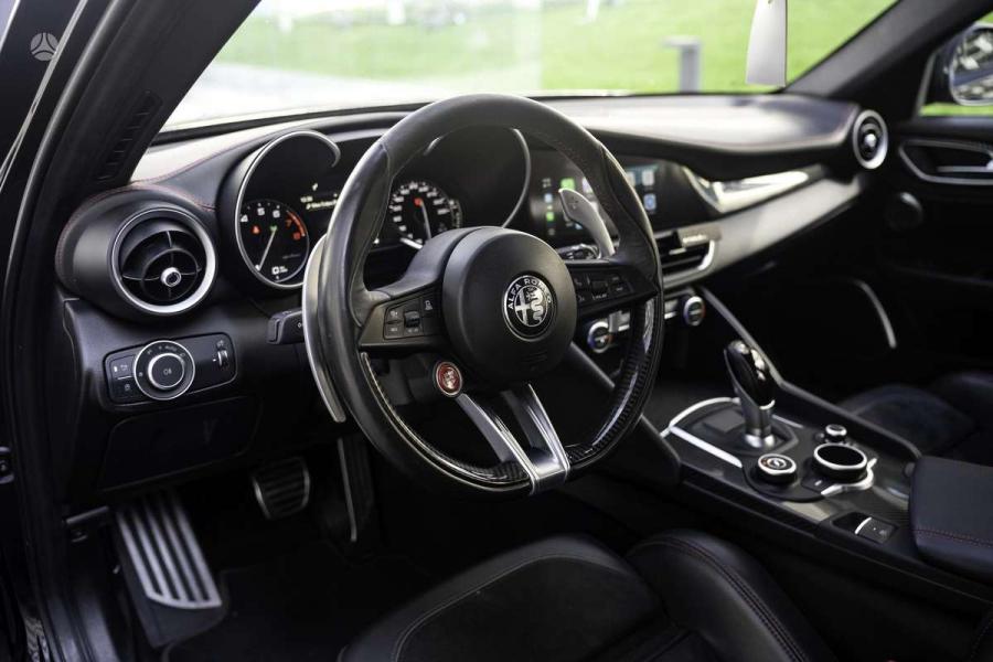Melns Alfa Romeo Giulia 2019 Viļņa, ar dzinēja tilpumu 2.89 L un nobraukumu 69 tūkst. km par 46900 €, foto 27 vietnē AUTOMOTO.COM.LV