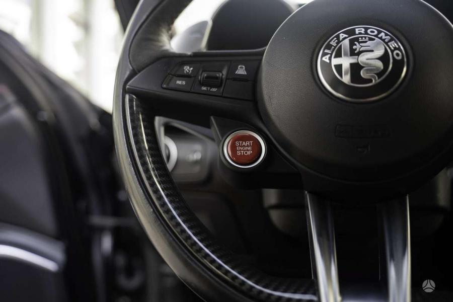Melns Alfa Romeo Giulia 2019 Viļņa, ar dzinēja tilpumu 2.89 L un nobraukumu 69 tūkst. km par 46900 €, foto 36 vietnē AUTOMOTO.COM.LV