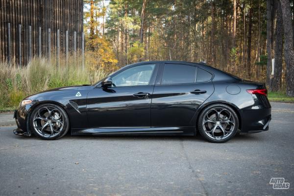 Black Alfa Romeo Giulia 2020 in Vilnius, with an engine capacity of 2.00 L and mileage of 46 thousand km for 21590 €, photo 2 on AUTOMOTO.COM.LV