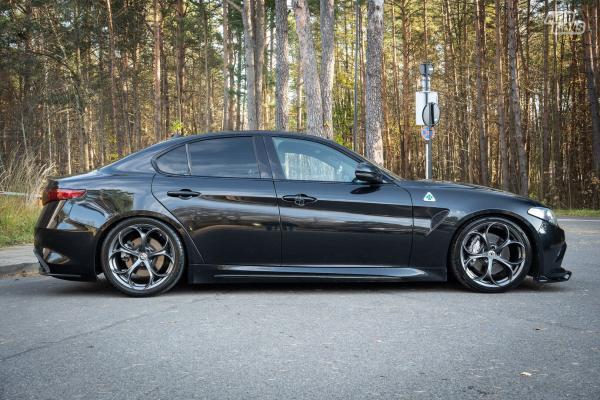 Black Alfa Romeo Giulia 2020 in Vilnius, with an engine capacity of 2.00 L and mileage of 46 thousand km for 21590 €, photo 6 on AUTOMOTO.COM.LV