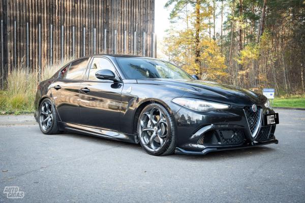 Black Alfa Romeo Giulia 2020 in Vilnius, with an engine capacity of 2.00 L and mileage of 46 thousand km for 21590 €, photo 7 on AUTOMOTO.COM.LV