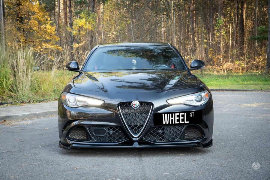 Black Alfa Romeo Giulia 2020 in Vilnius, with an engine capacity of 2.00 L and mileage of 46 thousand km for 21490 €, photo 2 on AUTOMOTO.COM.LV