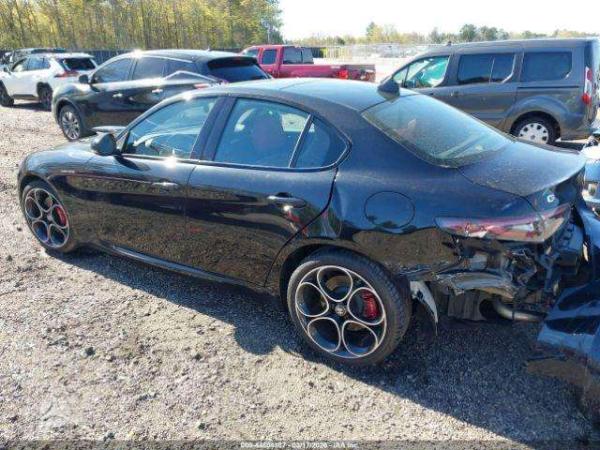 Black Alfa Romeo Giulia 2024 in Klaipeda, with an engine capacity of 2.00 L and mileage of 29 thousand km for 12900 €, photo 3 on AUTOMOTO.COM.LV