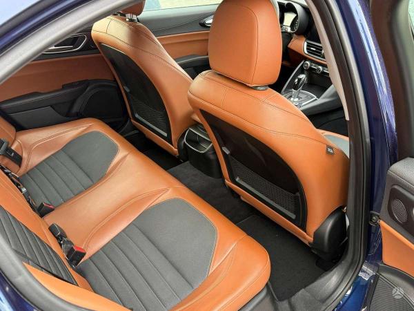 Blue Alfa Romeo Giulia 2016 in Vilnius, with an engine capacity of 2.14 L and mileage of 100 thousand km for 14000 €, photo 5 on AUTOMOTO.COM.LV