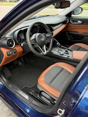 Blue Alfa Romeo Giulia 2016 in Vilnius, with an engine capacity of 2.14 L and mileage of 100 thousand km for 14000 €, photo 6 on AUTOMOTO.COM.LV