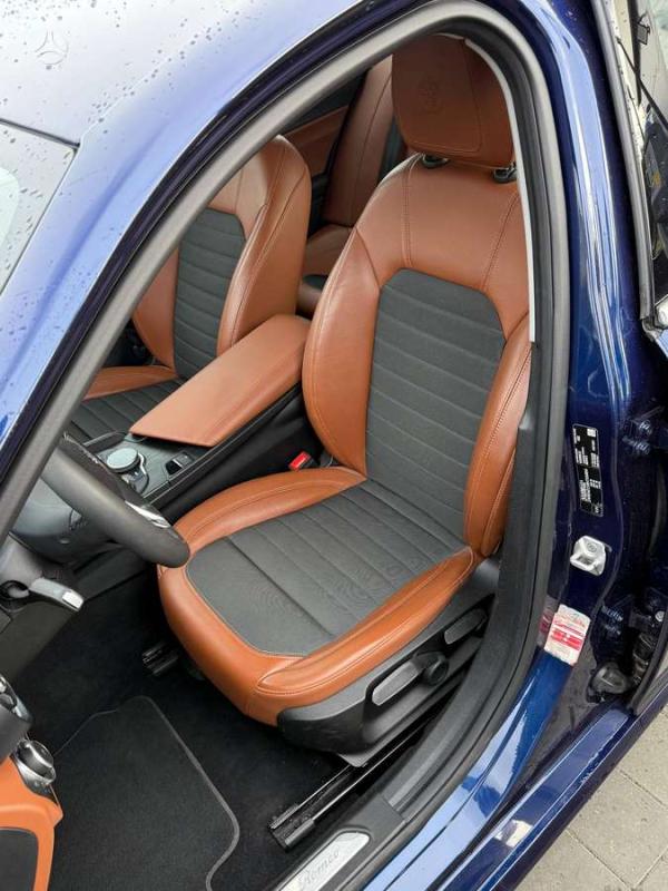 Blue Alfa Romeo Giulia 2016 in Vilnius, with an engine capacity of 2.14 L and mileage of 100 thousand km for 14000 €, photo 7 on AUTOMOTO.COM.LV
