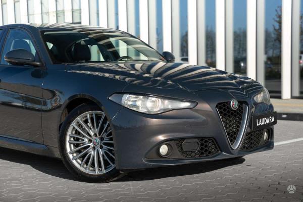 Blue Alfa Romeo Giulia 2017 in Vilnius, with an engine capacity of 2.14 L and mileage of 277 thousand km for 8300 €, photo 2 on AUTOMOTO.COM.LV